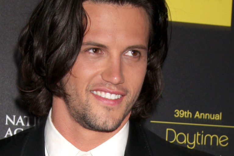 Former GH Star Nathan Parsons Tapped As Series Lead In ROSWELL Reboot ...