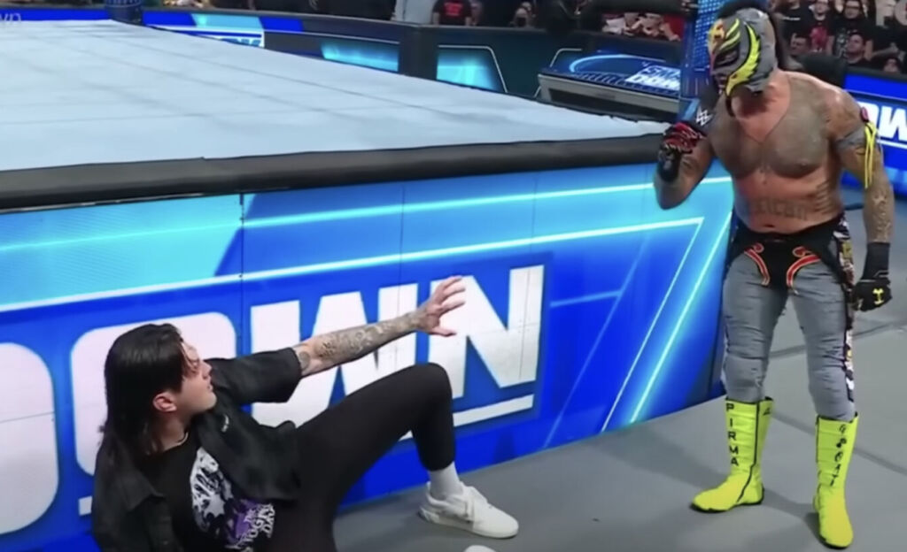 WWE Friday Night Smackdown: Rey Mysterio Pushed to the Limits 'Clocks ...