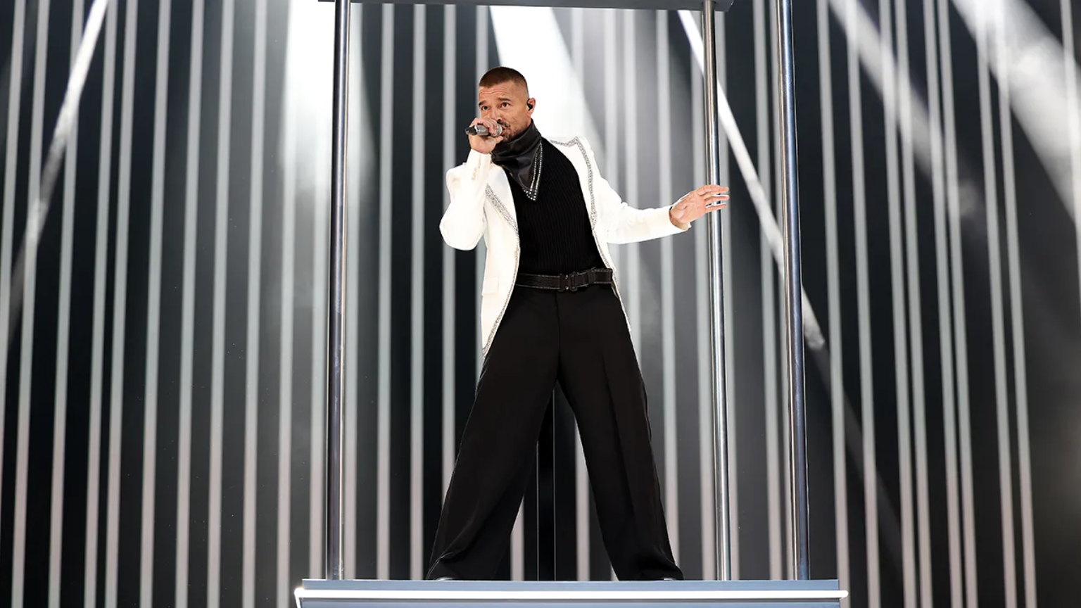 GH Alum Ricky Martin Wows at VMAs 2025 with Show-Stopping Performance ...